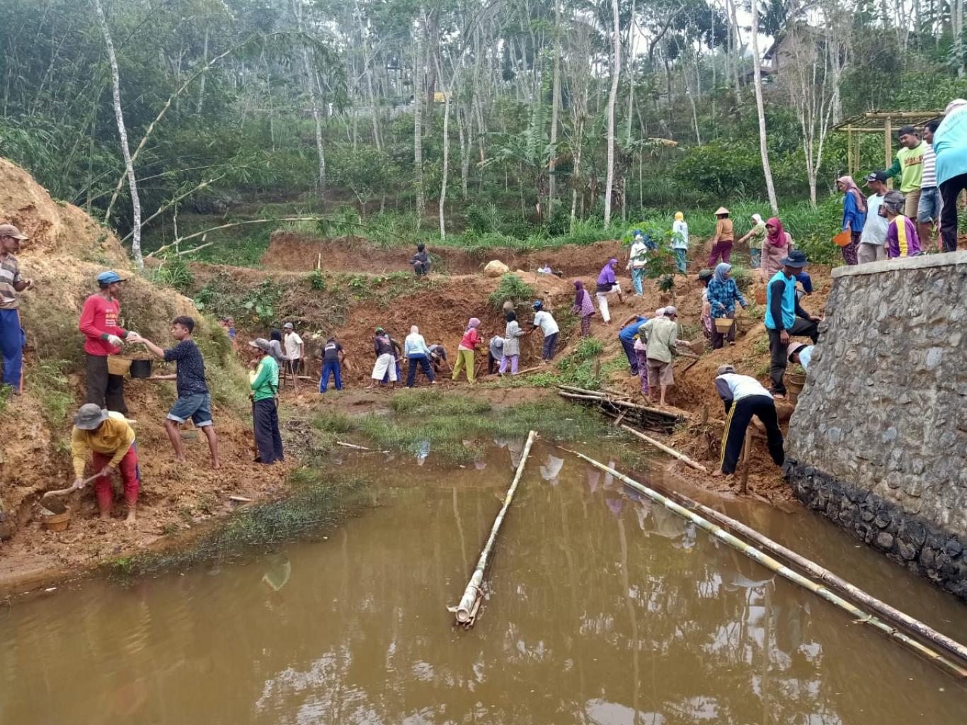 NORMALISASI EMBUNG DESA MELALUI KEGIATAN PADAT KARYA TUNAI - Website ...